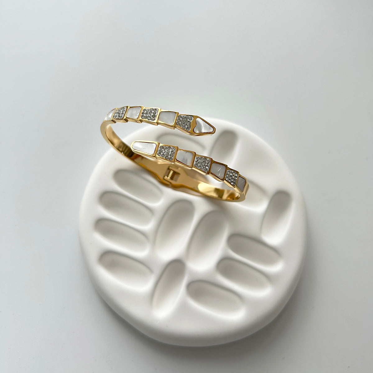 3 COLORS / / MARJORIE / /BANGLE